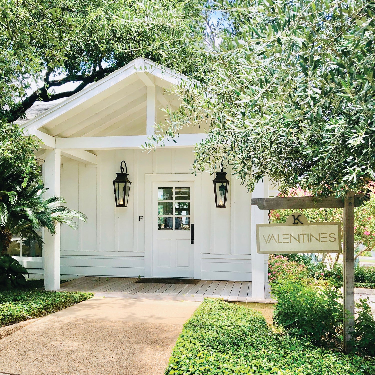 Location & Hours – Valentines Austin